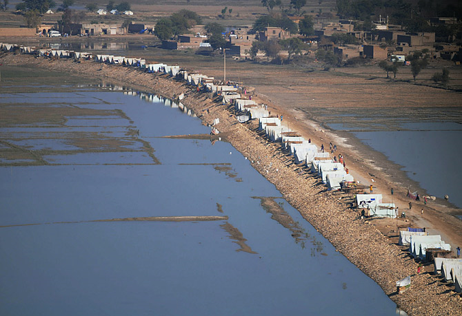Video: Pakistan villages still under water four months after floods ...